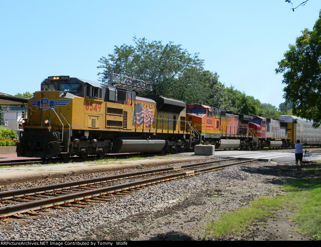 UP 8549 Leads an Amazing Lash Up on UP Rails!